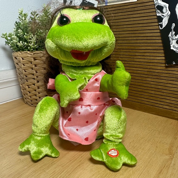 Gemmy | Other | Rare Gemmy Frog Beyonce Check On It Animated Plush ...